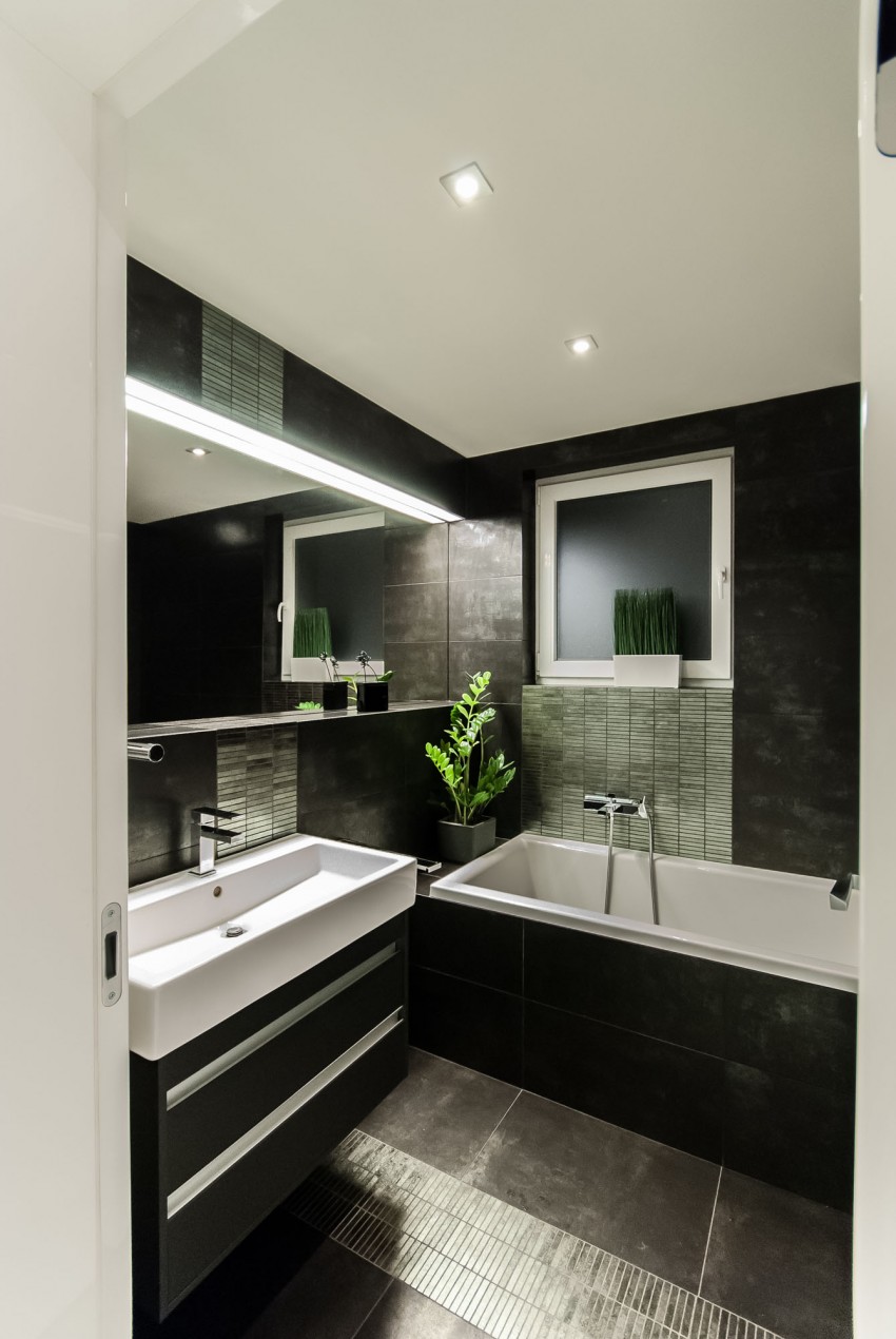 Zwart wit badkamer met groene planten - Badkamers voorbeelden